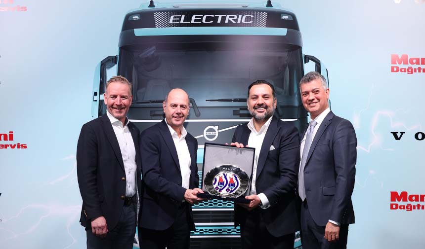 Volvo Trucks’dan, DSV Lojistik’e elektrikli kamyon filo teslimatı ... Volvo Trucks’dan, DSV Lojistik’e elektrikli kamyon filo teslimatı ...